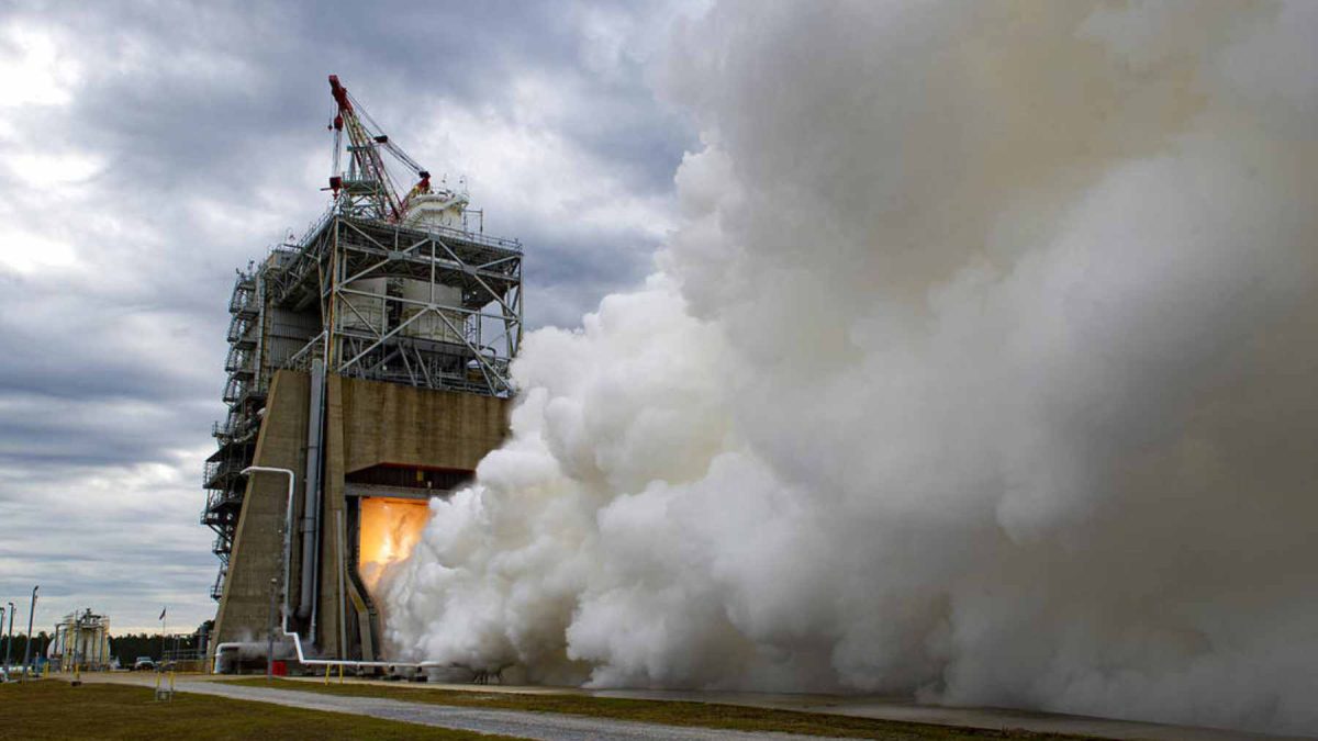 NASA fired up one of its most powerful engines for five minutes and ...